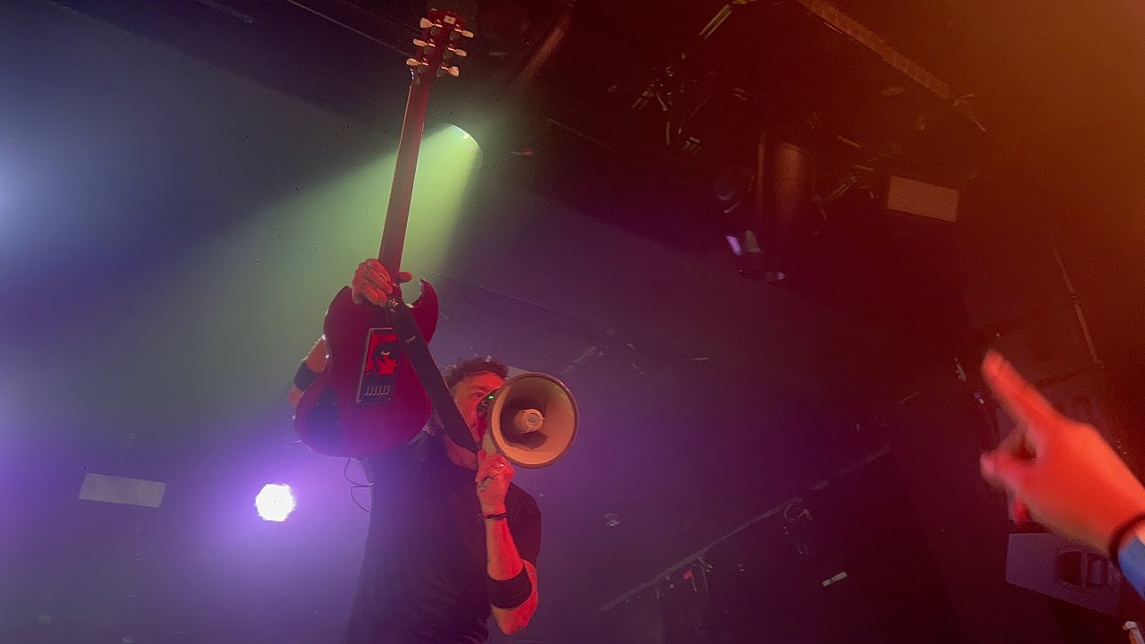 Rise Against live in Hawaii(4k) - YouTube