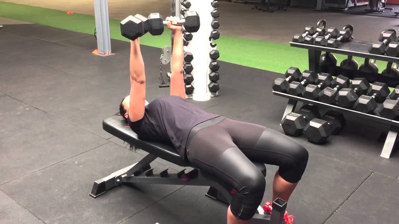 Flat DB press - Wellfit online F - YouTube