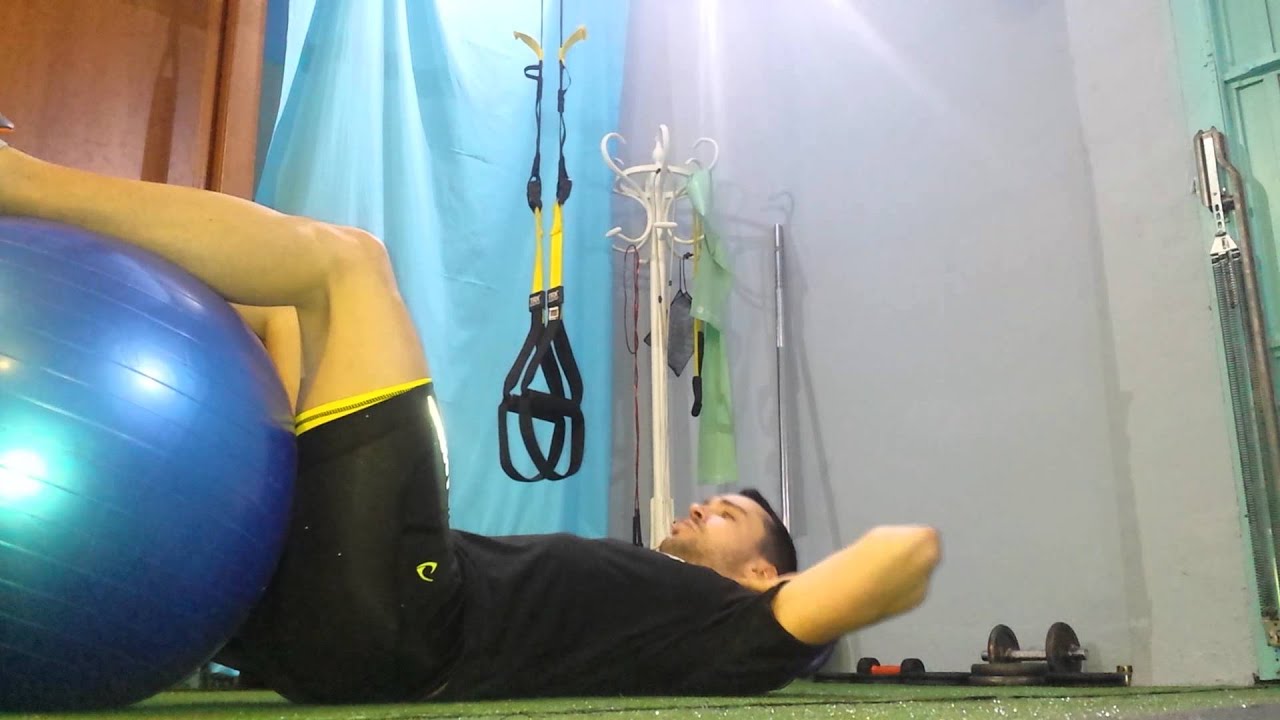 Crunch abdominal con piernas en fitball - YouTube