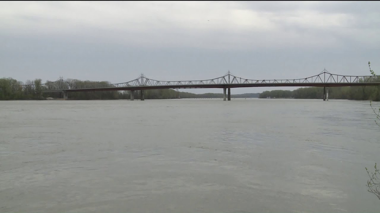 Highway 47 bridge demolition in Washington, Missouri - YouTube
