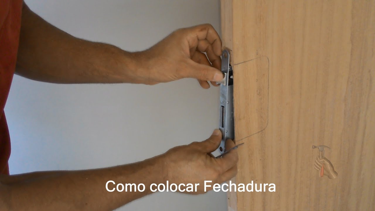 Como colocar Fechadura em Porta de Madeira - YouTube