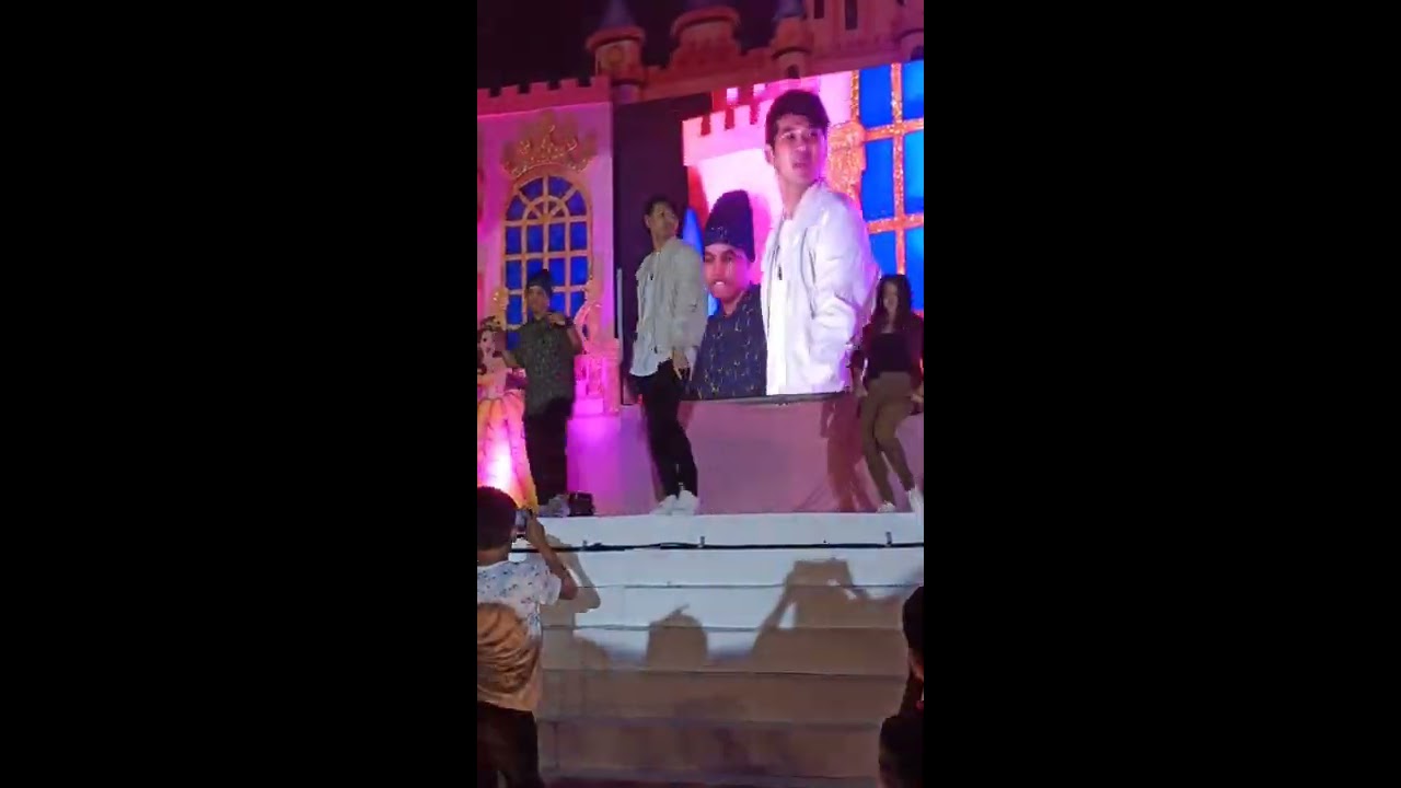 Hashtag Wilbert Ross dance performance - YouTube