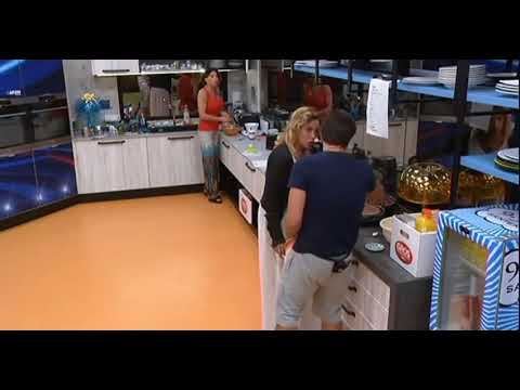 Lite fra Carmen di Pietro e Simona Izzo in cucina al Grande Fratello Vip
