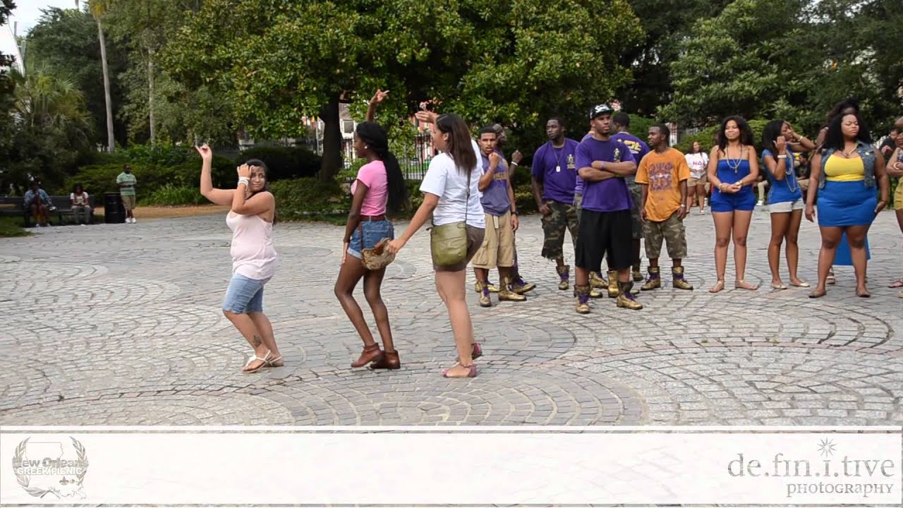 Alpha Kappa Alpha Stroll Off 2012 New Orleans Greek Picnic - YouTube
