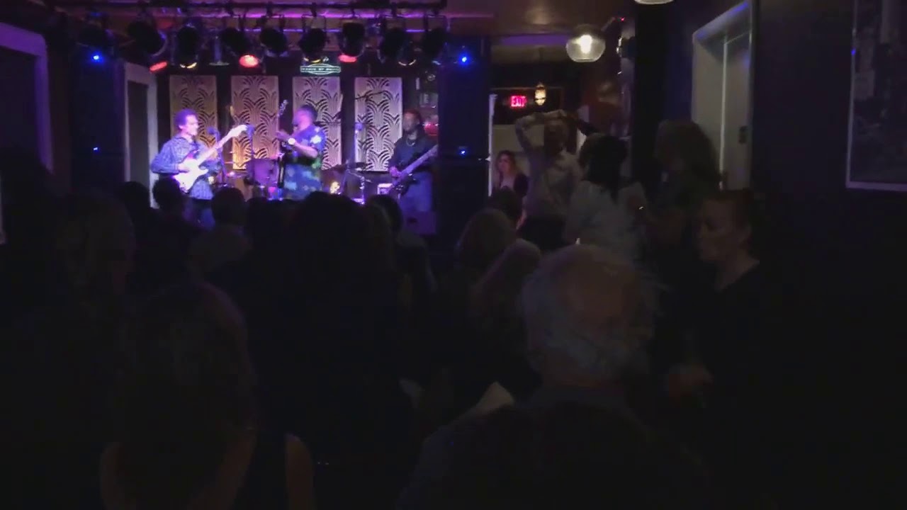 Biodun Kuti & the New Nigerian Gypsies playing “Superstition” - YouTube