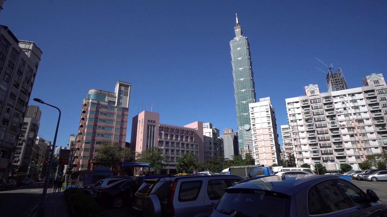 Walking around neighborhood in Taipei, Taiwan; going to Taipei 101 - 4k ...