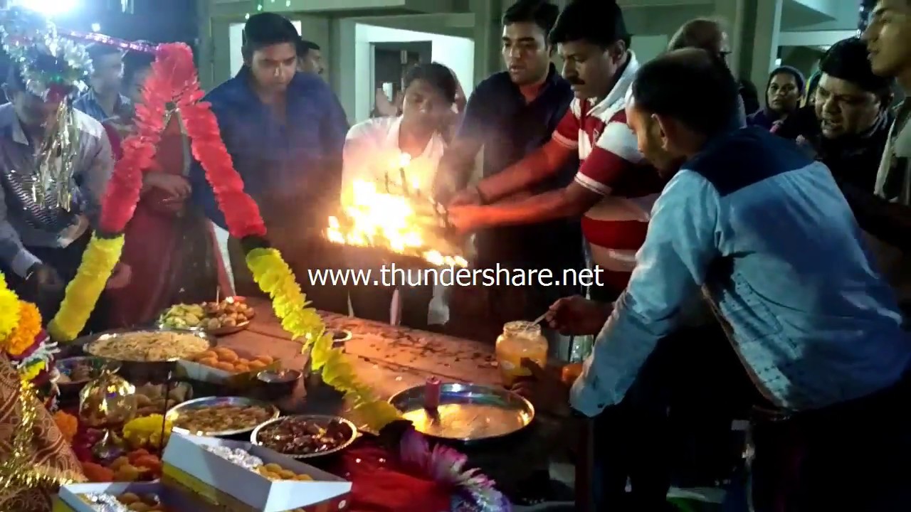 Maha Arti 108 Diva - YouTube
