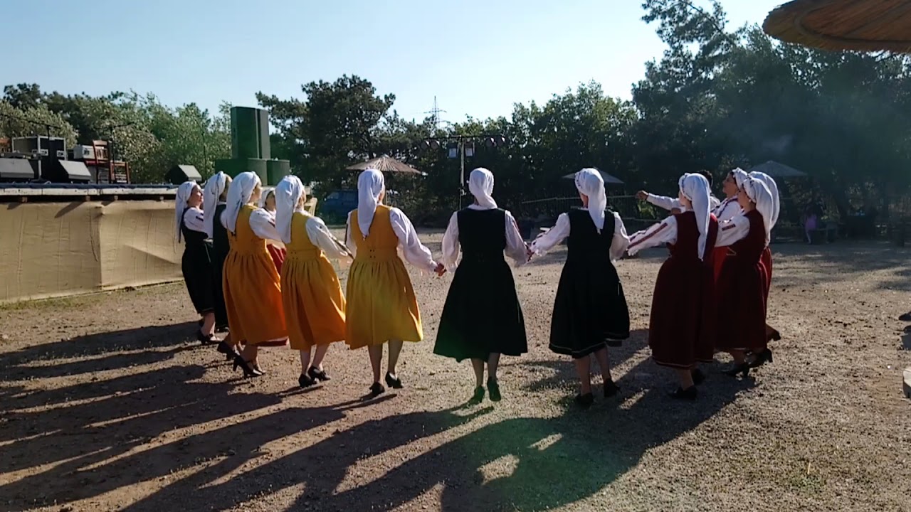 Right and left Syrtos Dance - YouTube