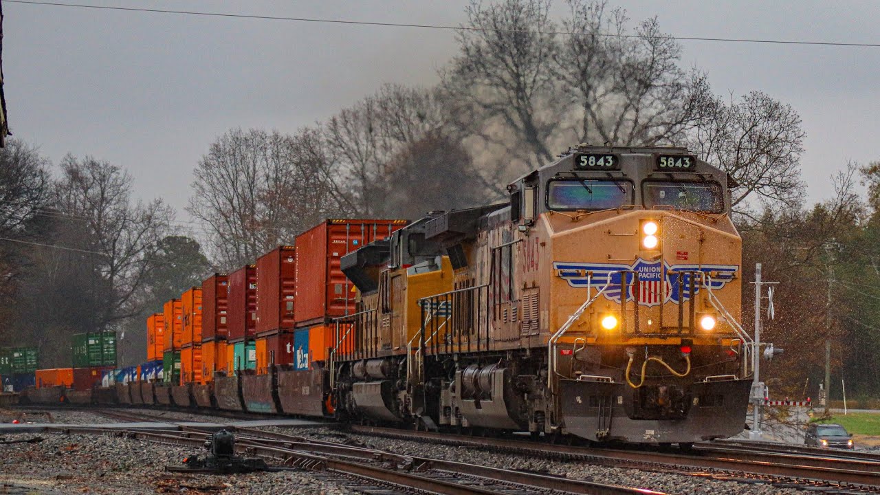 UP AC44CWCTE #5843 leads 243 - YouTube