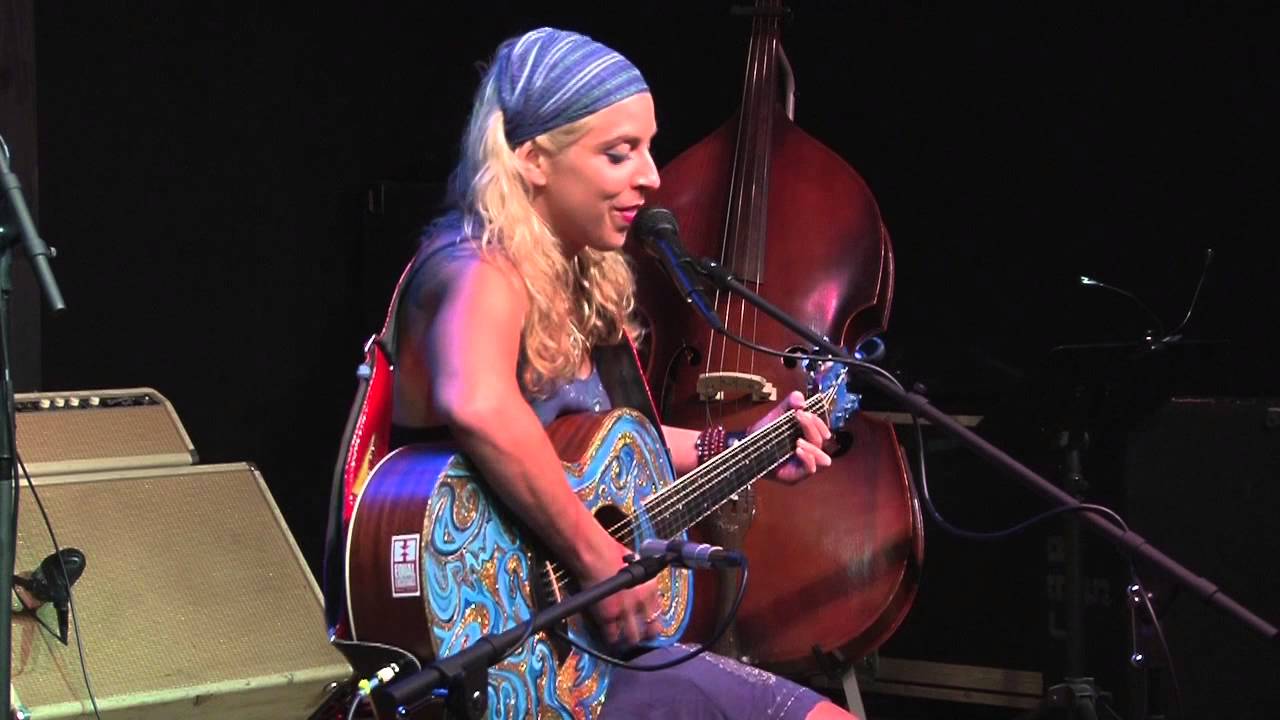 Blackwood Productions "Songwriters' Social" with Liah Alonso - YouTube