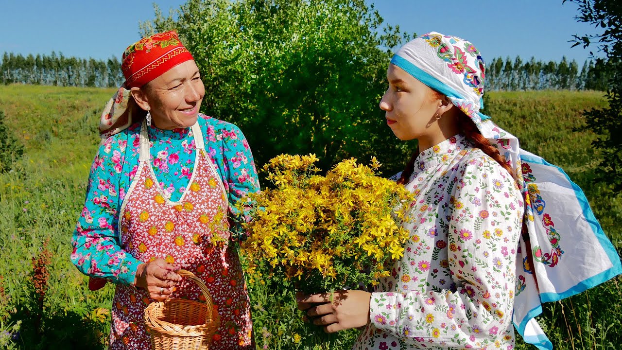 🇷🇺Simple village life in the village in summer in Russia. Tatarstan ...
