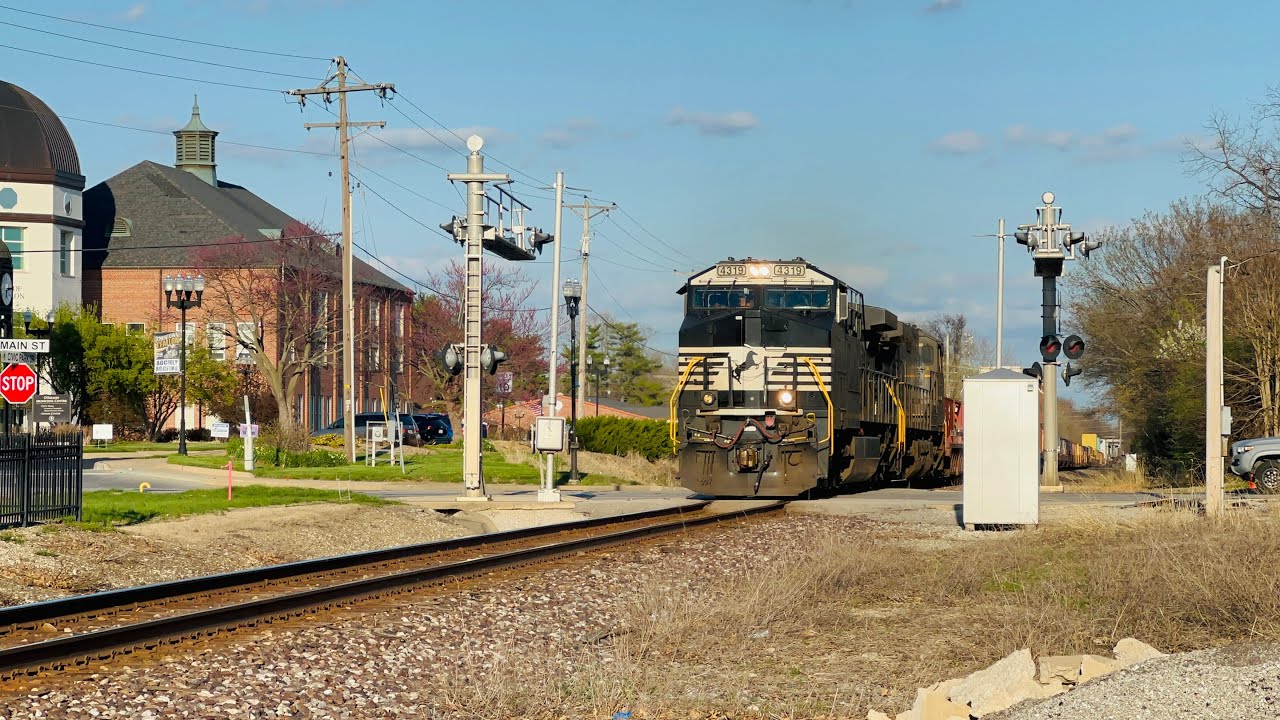 Gorgeous P5 Horn Leader on an Evening NS Train 224 - YouTube