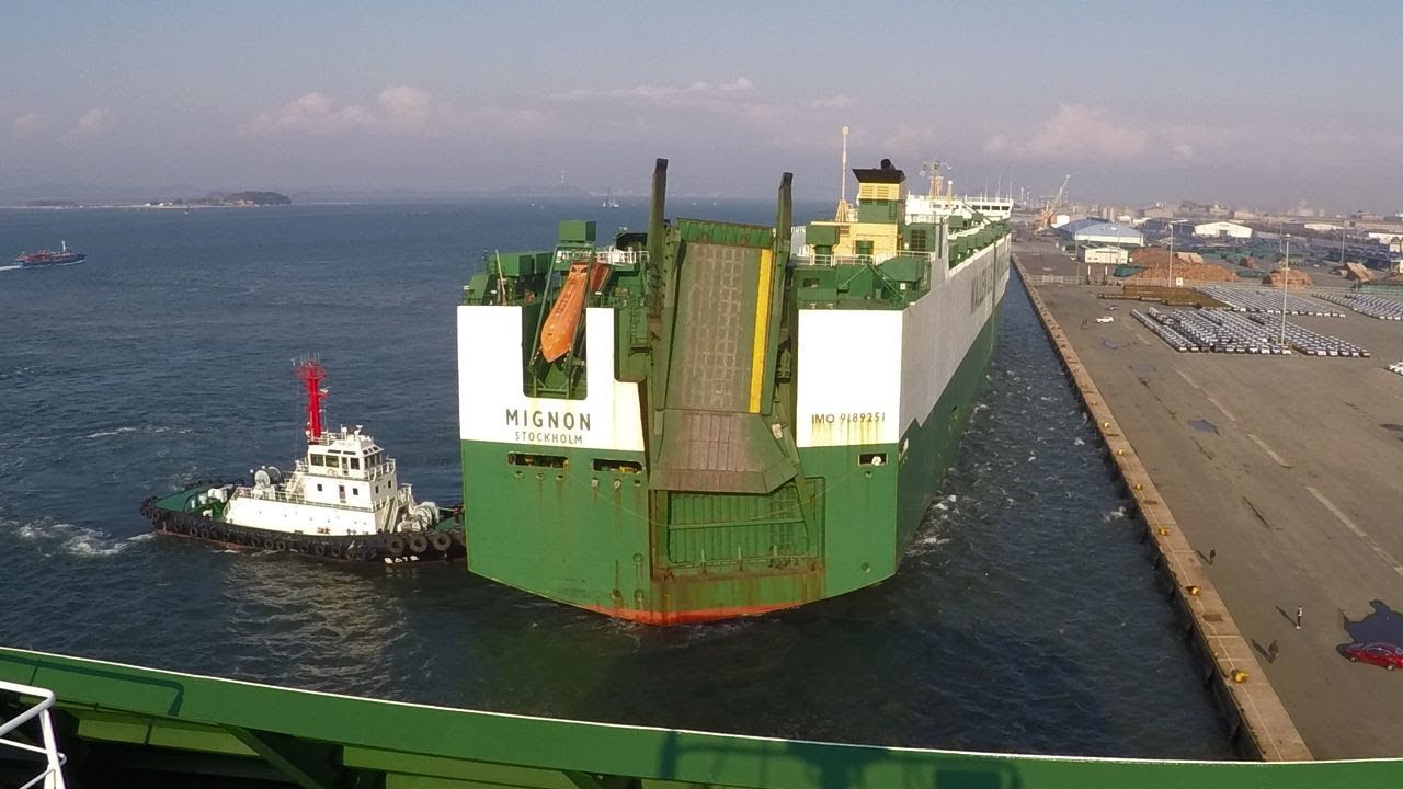 Huge ship arriving in port of Gunsan, South Korea - YouTube