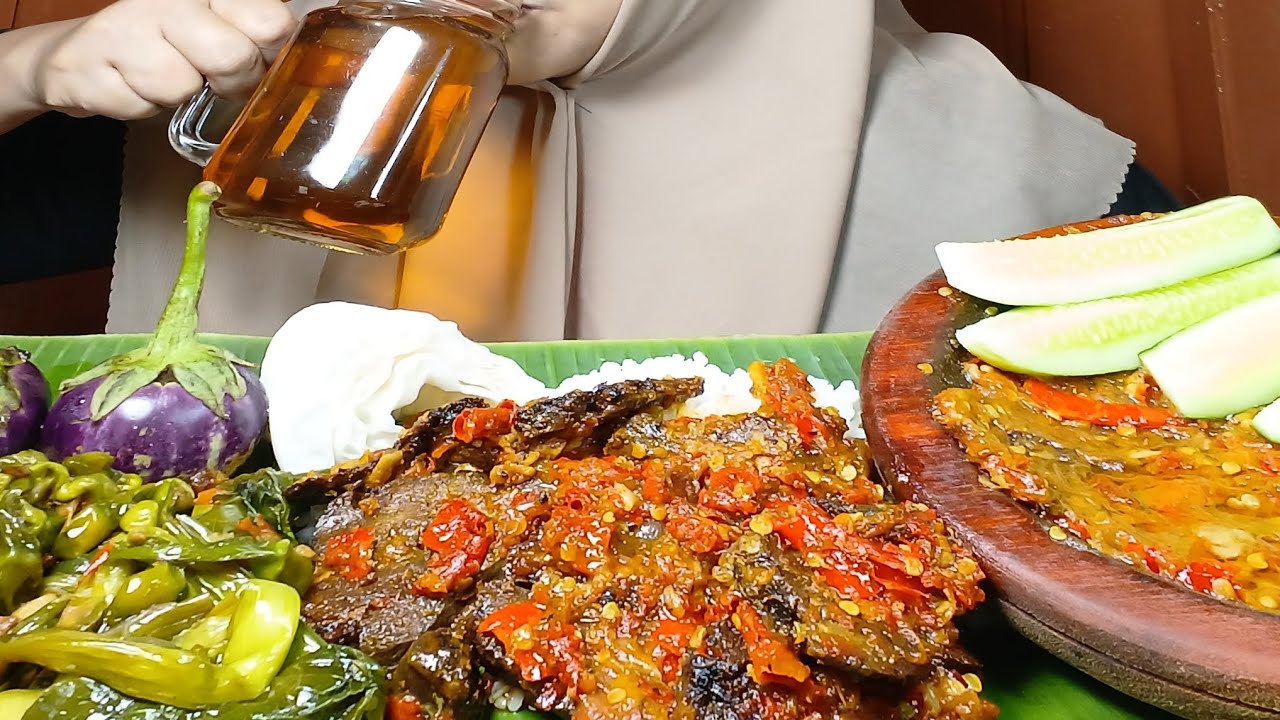 MUKBANG HATI SAPI BALADO,TUMIS GENJER,TERONG,KOL,TIMUN,SAMBEL - YouTube