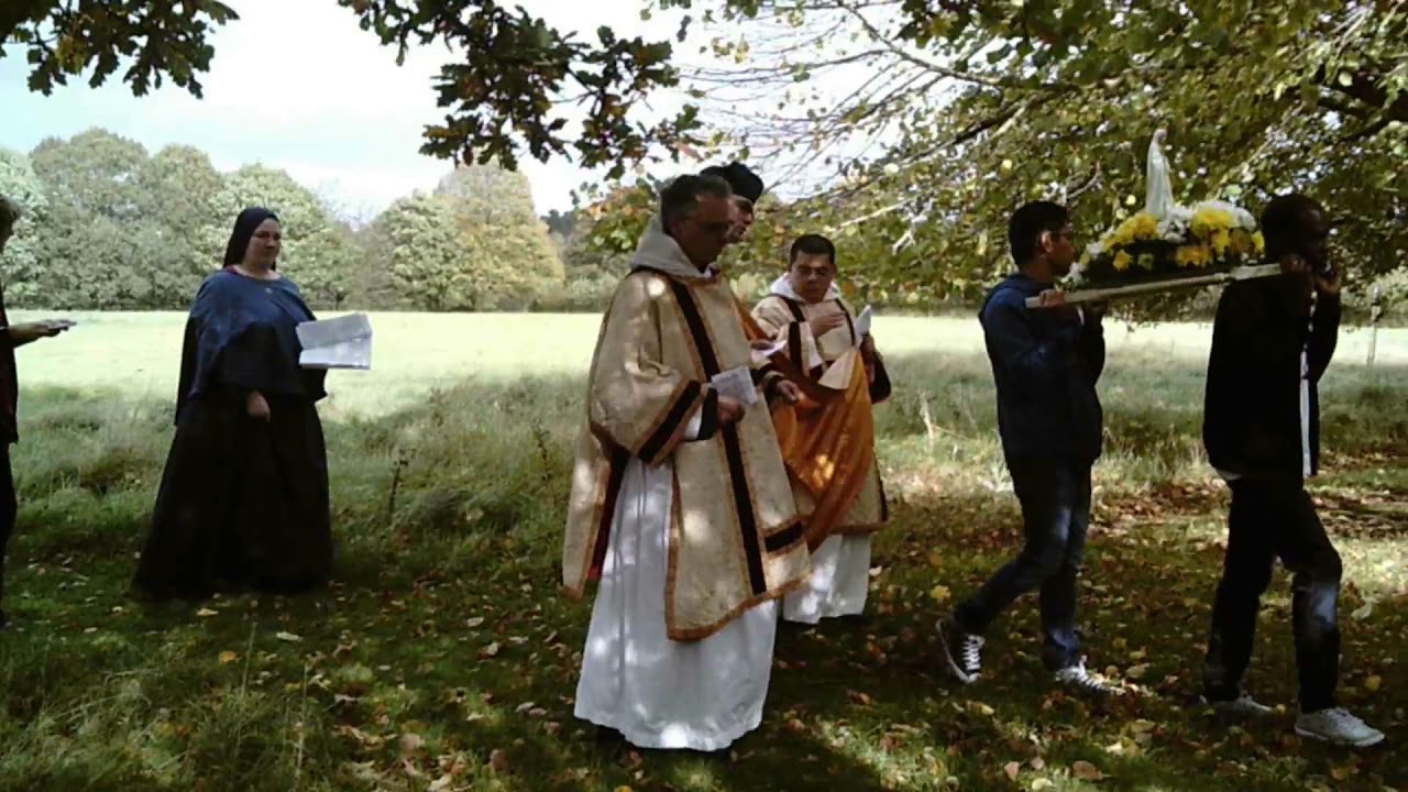 Catholic Monks! Young Catholic Adults Process at Douai Abbey - YouTube