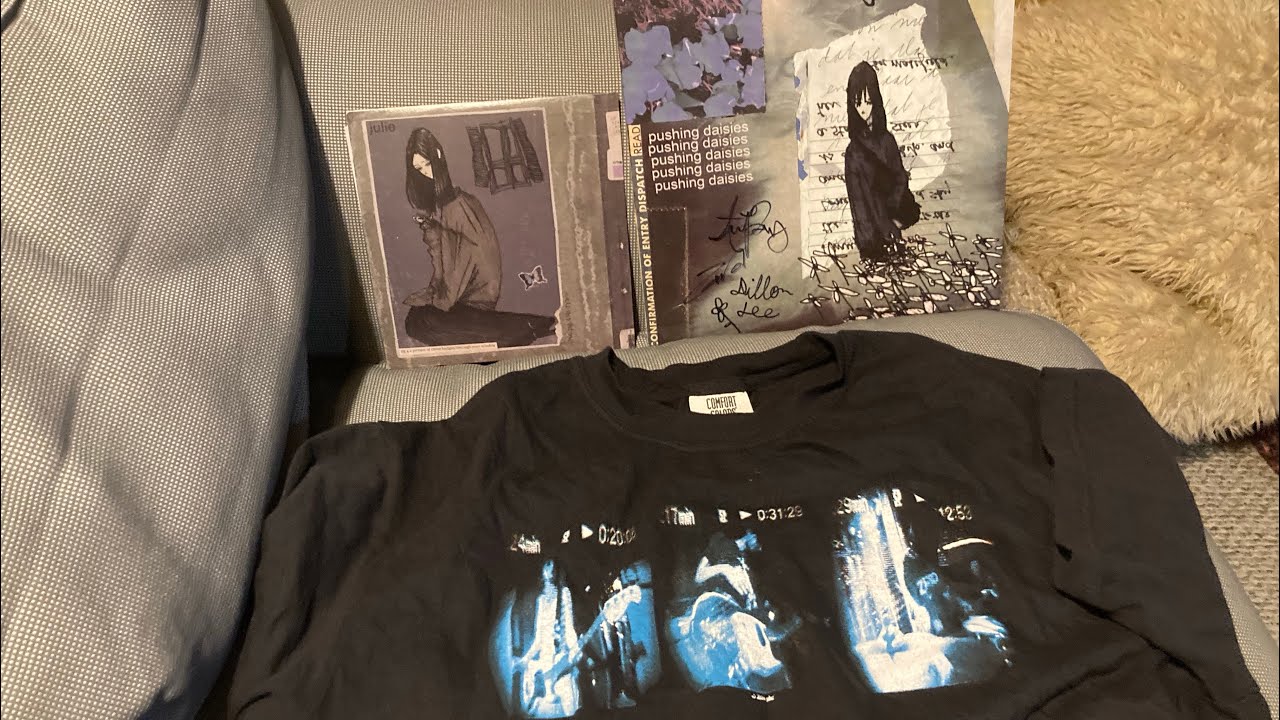 Julie merch unboxing (signed vinyl!) - YouTube