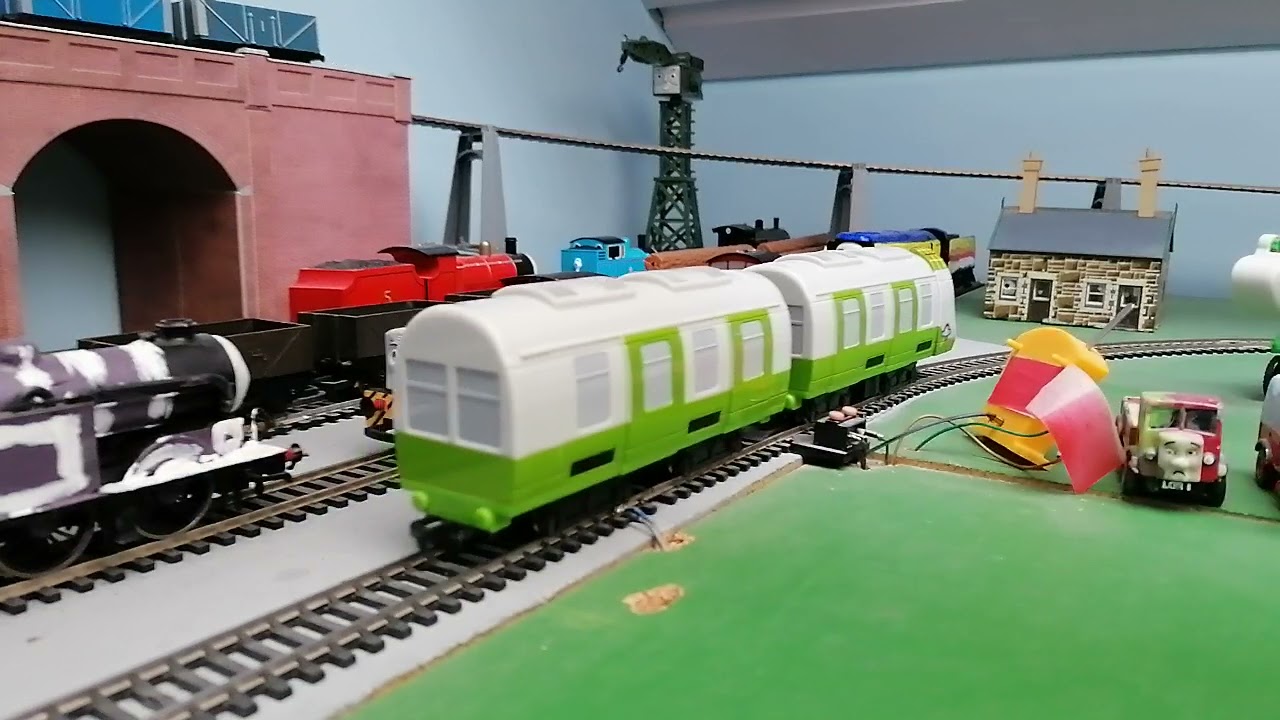 My Bachmann underground Erine Bakerloo and test run - YouTube