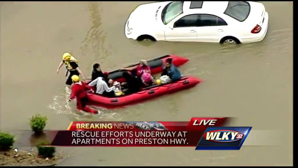 People rescued from Preston Hwy. apartments after flooding - YouTube