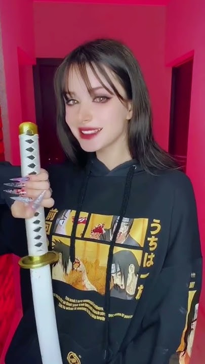 Female Roronoa Zoro cosplay 💚 - YouTube