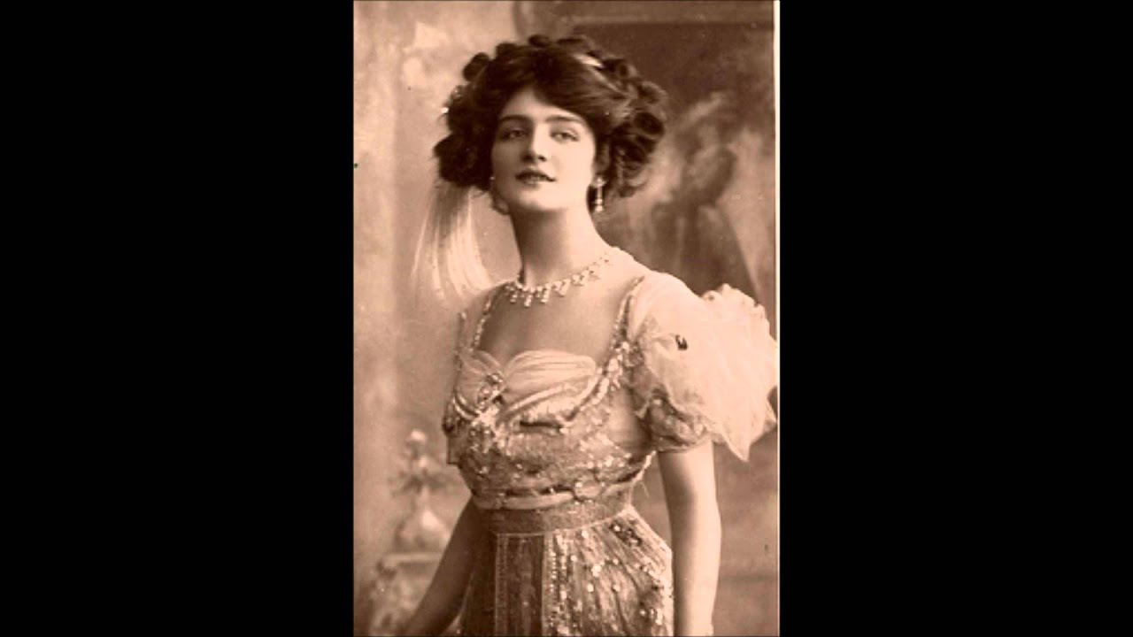 Robert meets Victoria at the Everleigh Club - YouTube