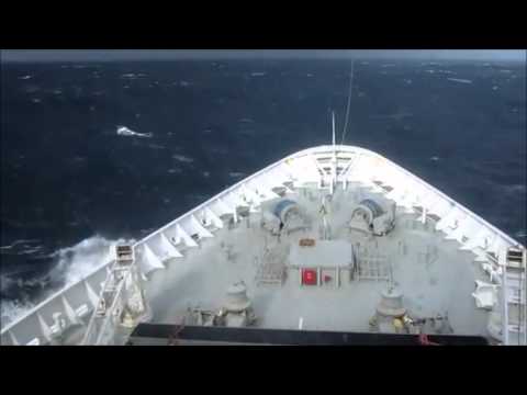 MASSIVE WAVE HITS CRUISE SHIP - YouTube