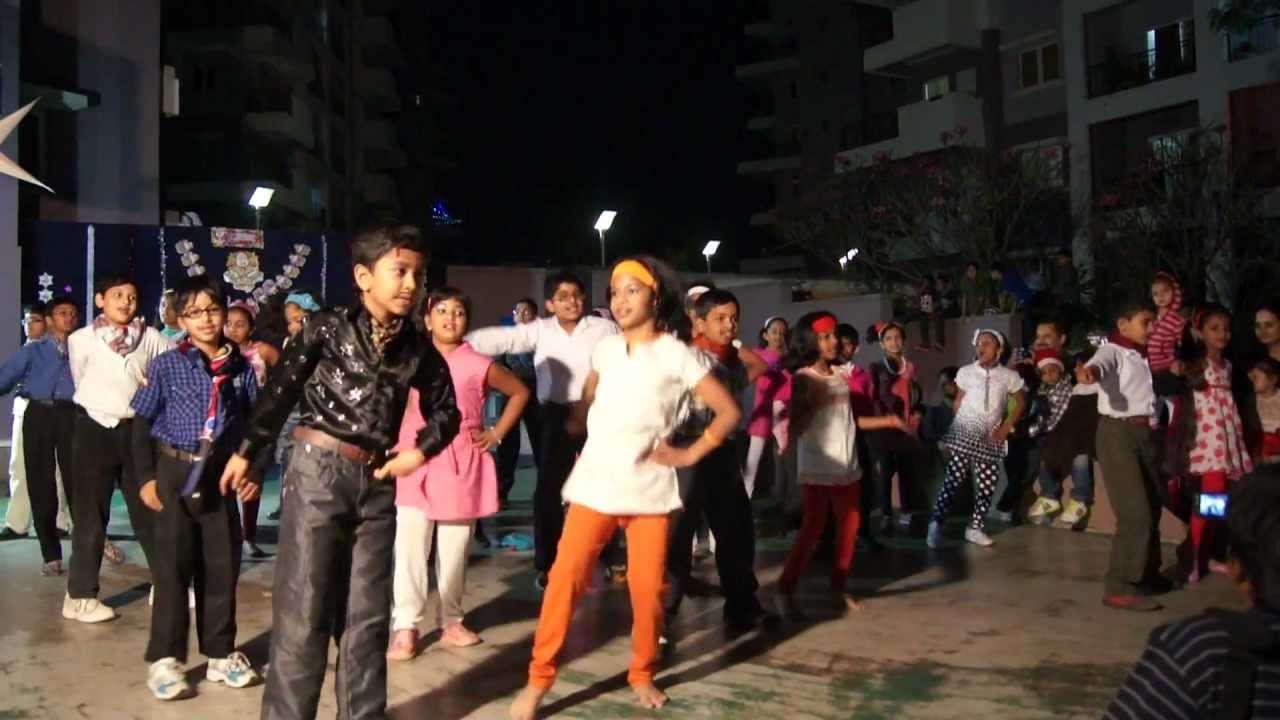 Mantri Splendor- Retro Style Dance for the Christmas Celebration - YouTube