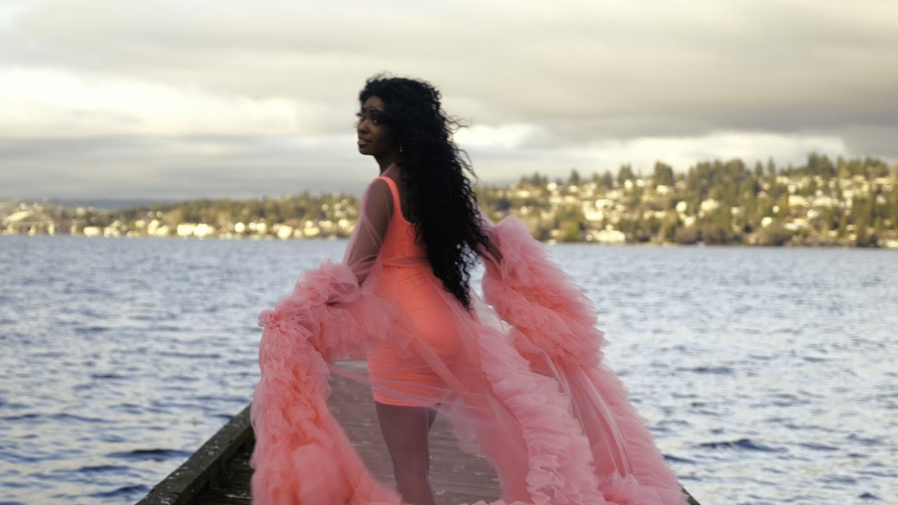 Alena Larie - I Am Free (Official Music Video) - YouTube