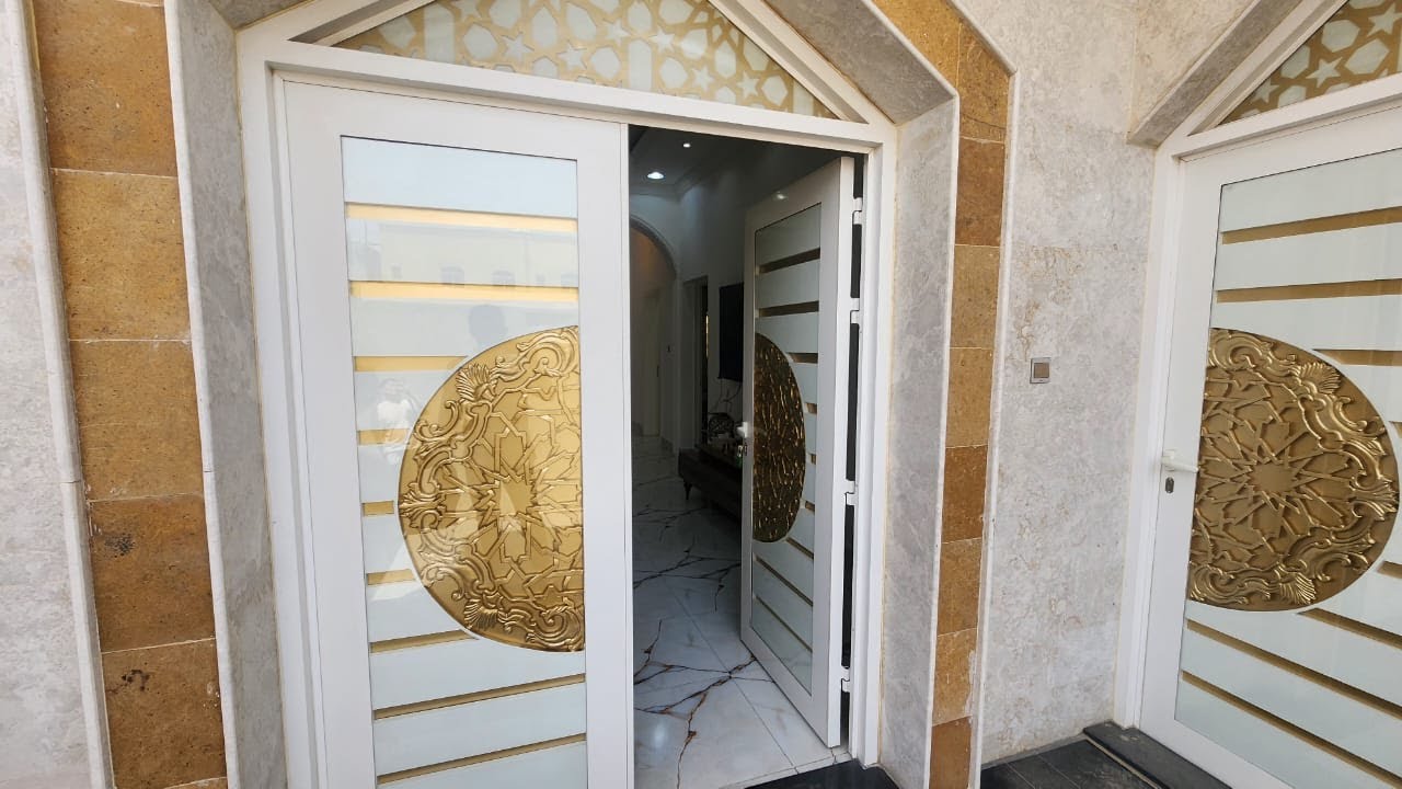 "UAE local house: Quiet area with an upscale, serene atmosphere." - YouTube