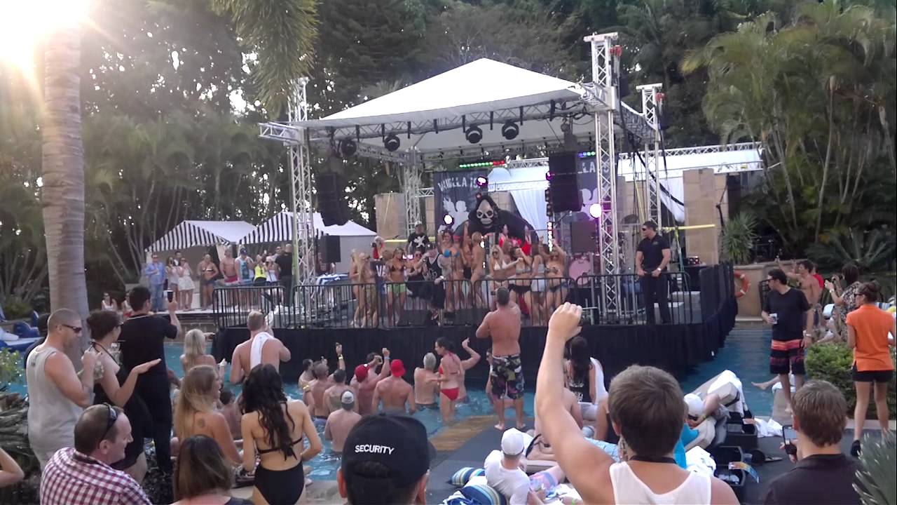 DMR : Vanilla Ice Pool Party, Gold Coast, performing Ice Ice Baby - YouTube