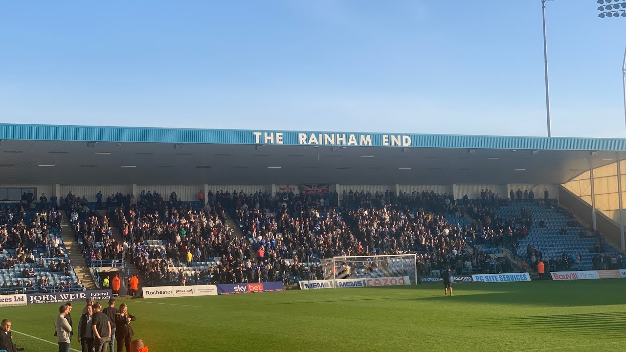 RAINHAM END LIMBS!! Gillingham 2 Hartlepool 0 - YouTube
