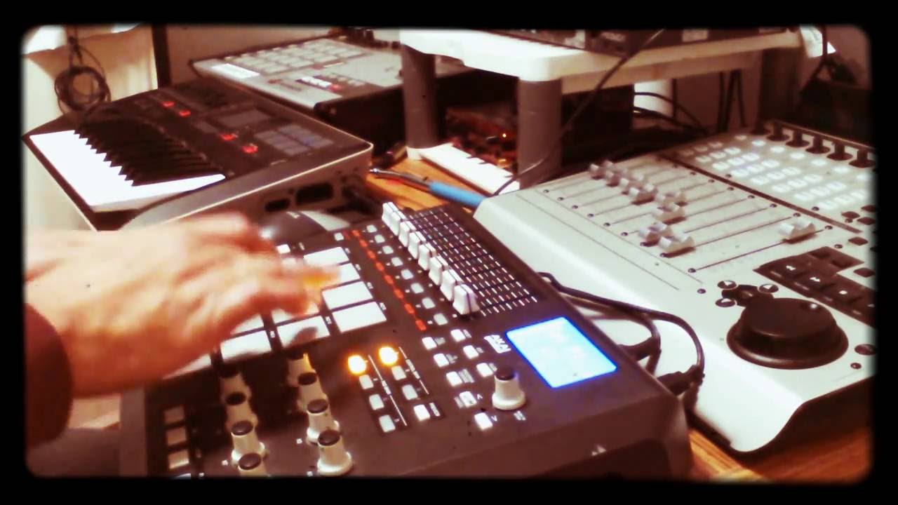 Akai MPD32 connected to Propellerhead Reasons 8 (PLEASE SUBSCRIBE ...