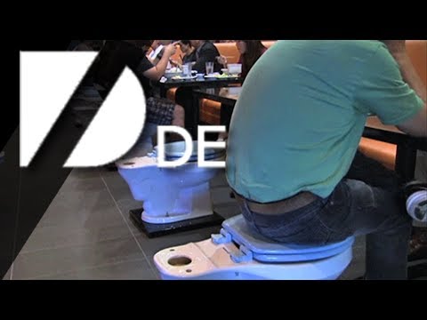 Abgefahrenes Toiletten-Café