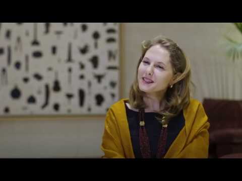 La Princesa Sarah Zeid de Jordania nos cuenta dos historias - YouTube