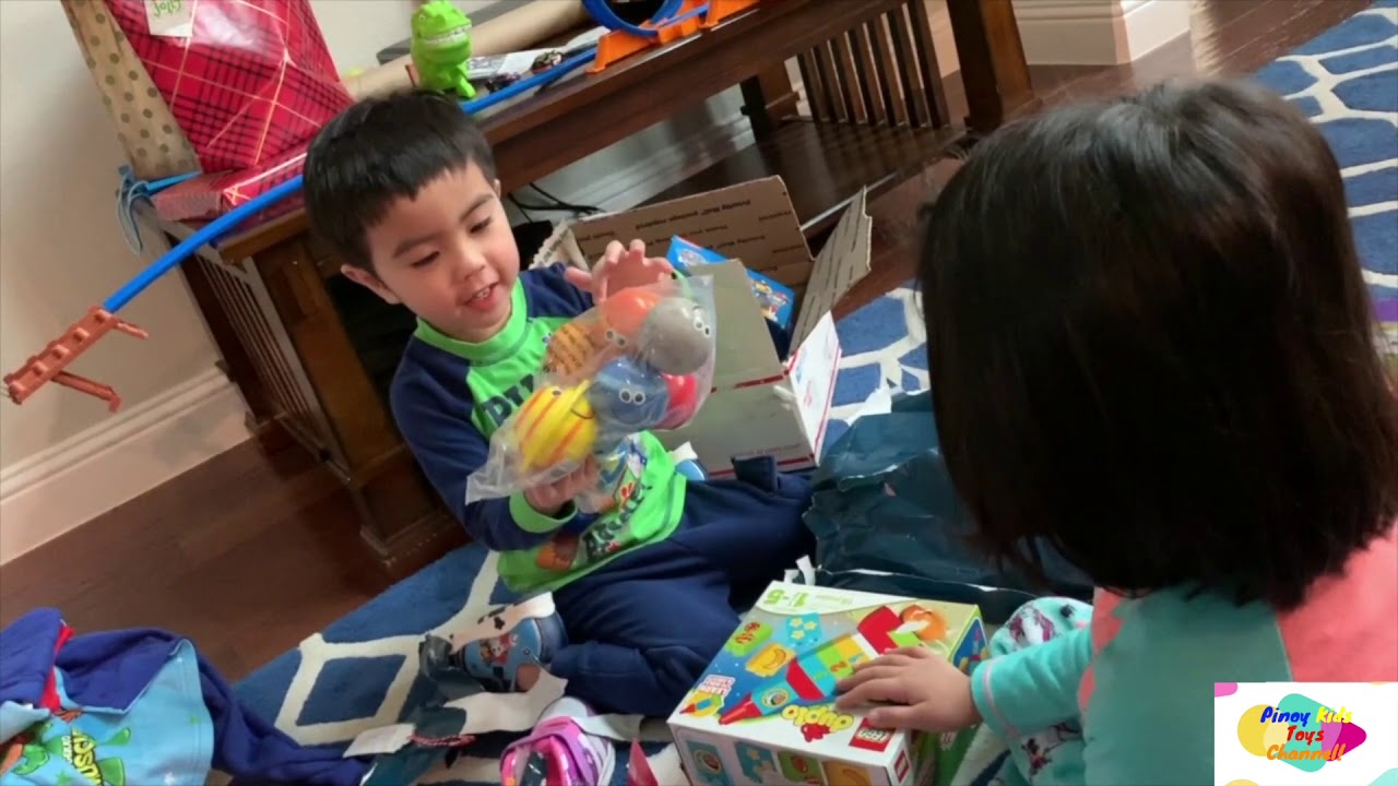 KIDS OPENING LOTS OF GIFTS! KIDS UNBOXING VIDEO! - YouTube