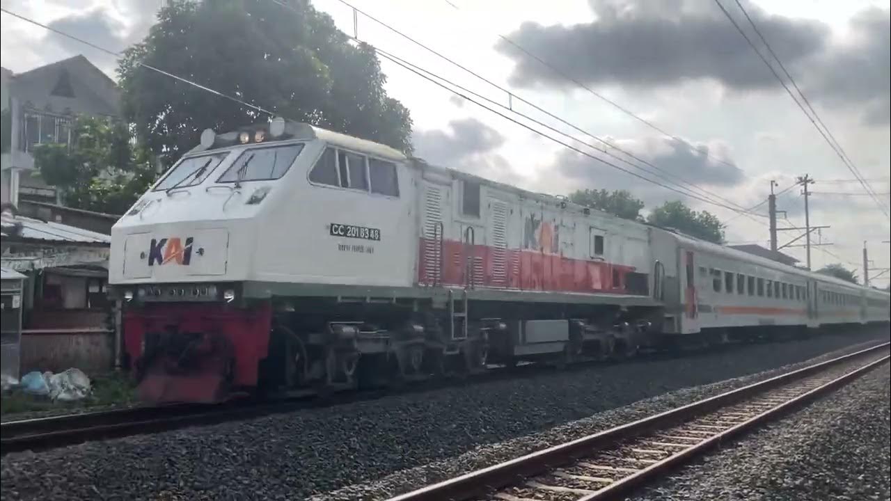 CC201 83 48 SDT with Bangunkarta train from JG (Jombang) to PSE (PasarSenen). - YouTube