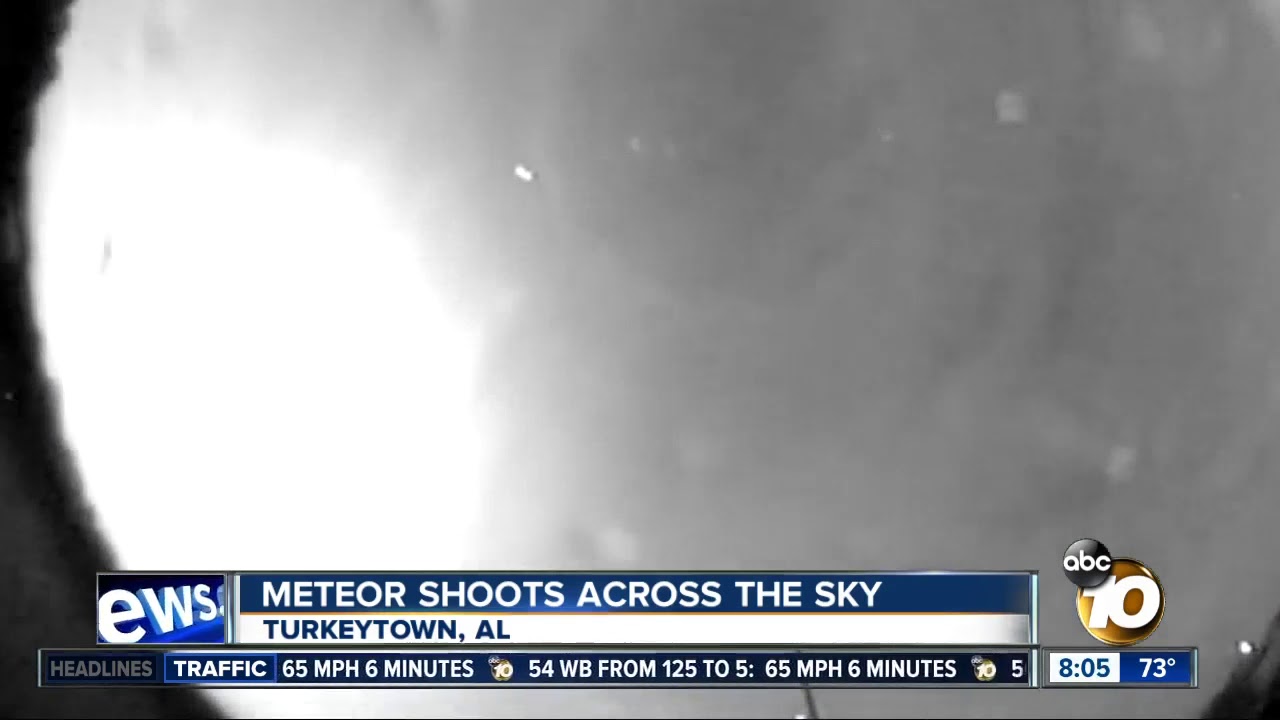 Meteor shoots across the sky, Turkeytown Alabama - YouTube