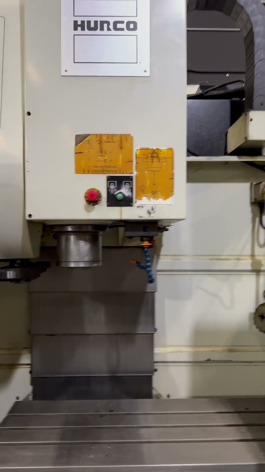 Hurco VM2(2) - YouTube