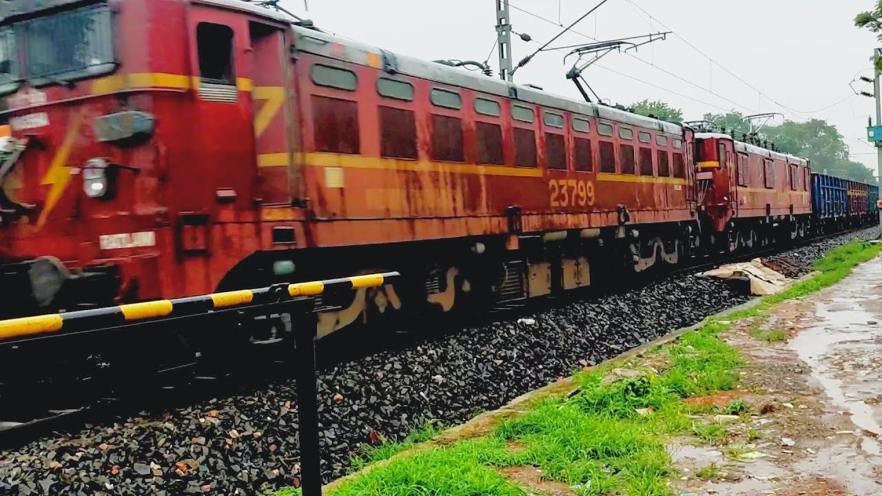 Double Engine Most Powerful Train | Maalgadi - YouTube