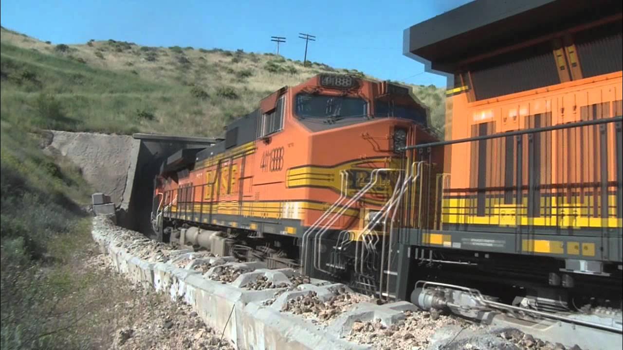 BNSF Intermodal Through Tunnel in Tehachapi - YouTube