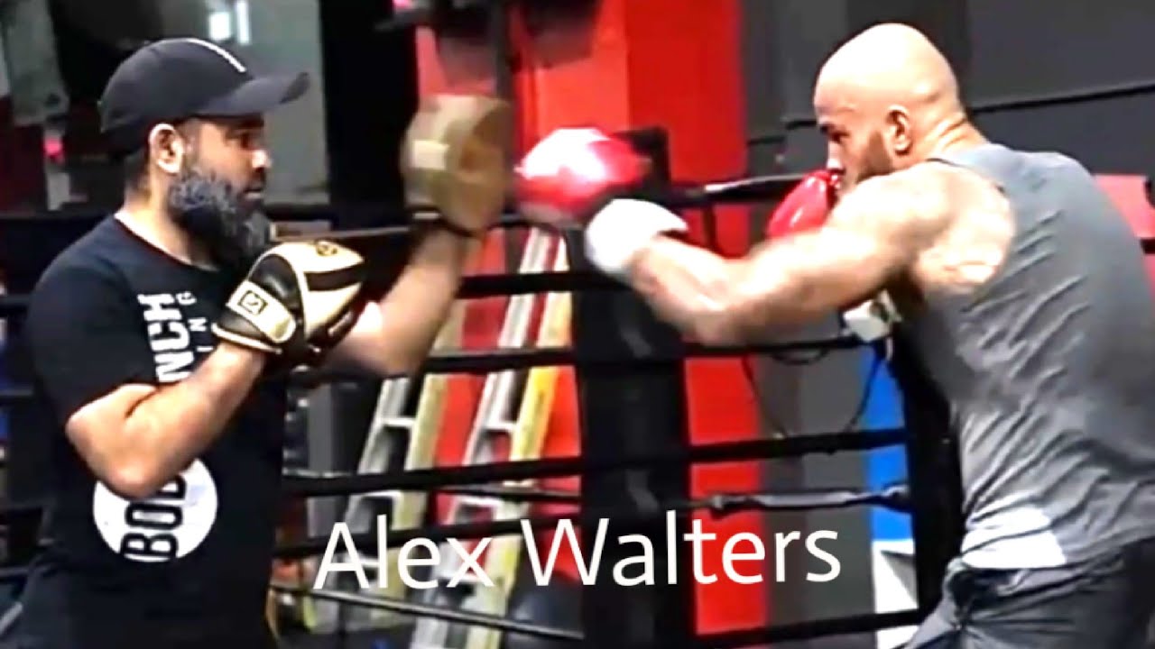 Watch Alex Walters Throw Combos on the pads with Hussein Hussein #bodypunchboxinggym - YouTube