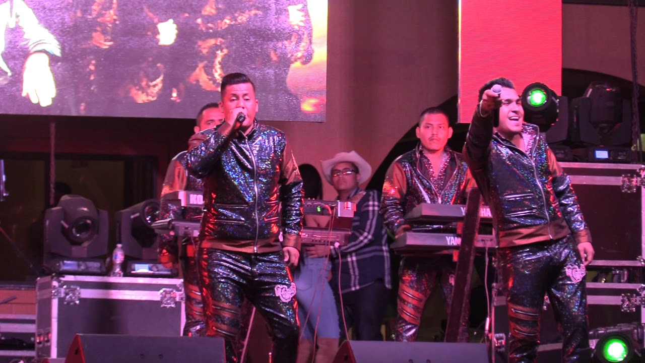 BANDA LOS COSTENOS EN MONUMENTAL PLAZA GARIBALDI - YouTube