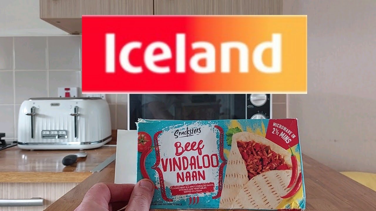 Iceland Snackster Beef Vindaloo Nan (Microwave Meal) - YouTube