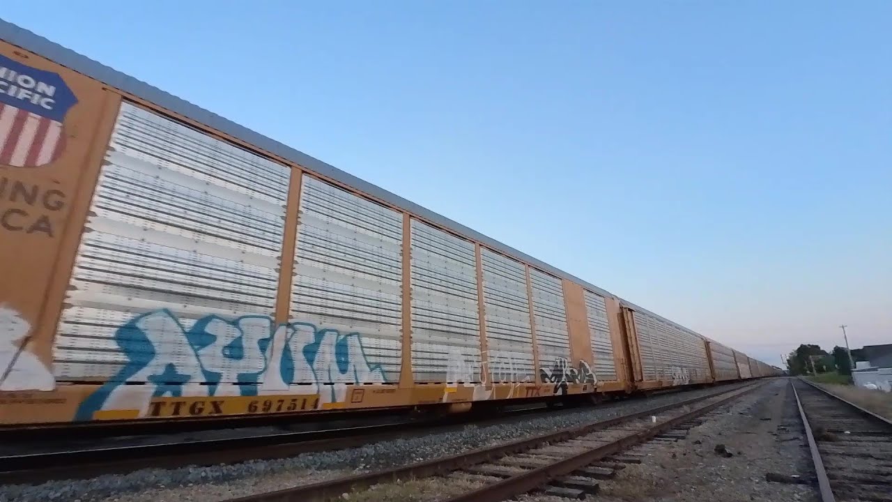 CSX Freight Train Up Close - LOUD - YouTube