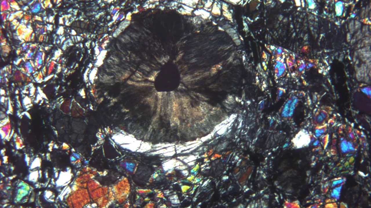 Péridotite à grenat au microscope polarisant (LPA) - YouTube