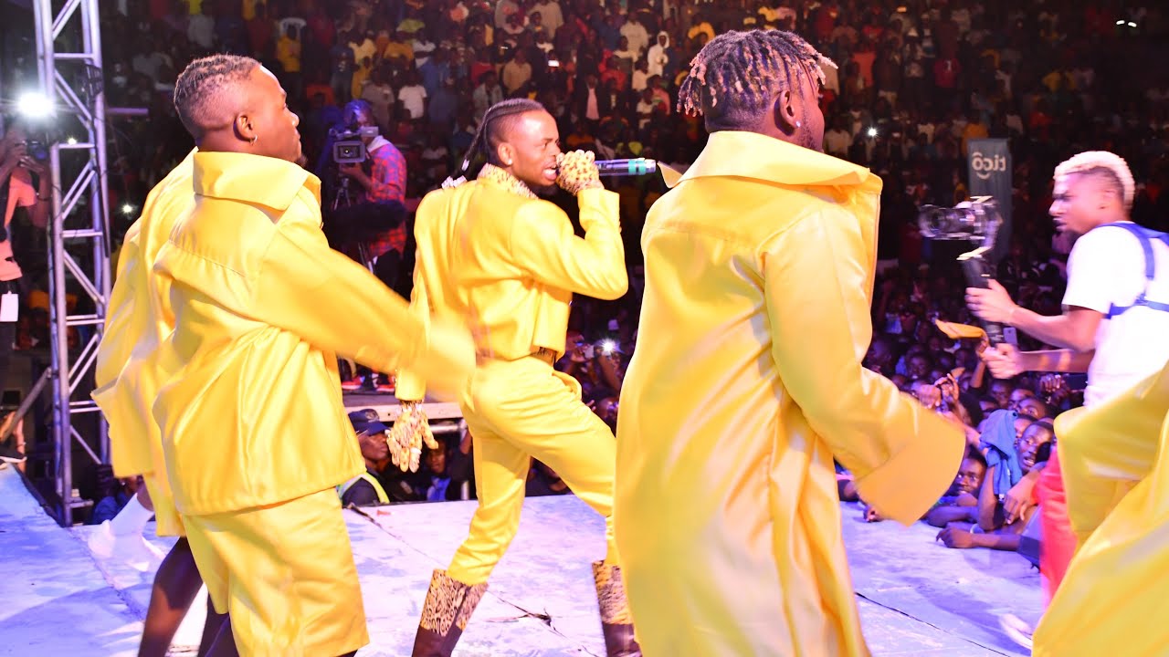 Diamond platnumz Ft Koffi Olomide-Waah! Live Perfomance - YouTube