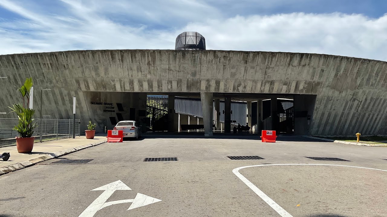 Kedai Cenderahati untuk pengunjung Galeri Azman Hashim GAH UMS - YouTube