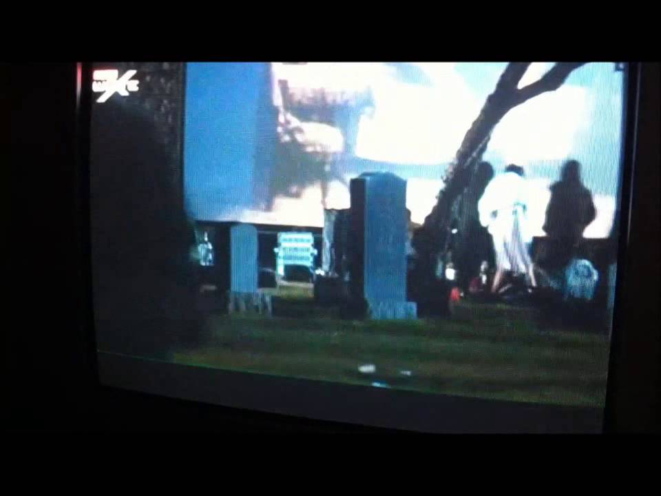 2pac/Makaveli tombstone in Axn serie - 2012 alive? - YouTube