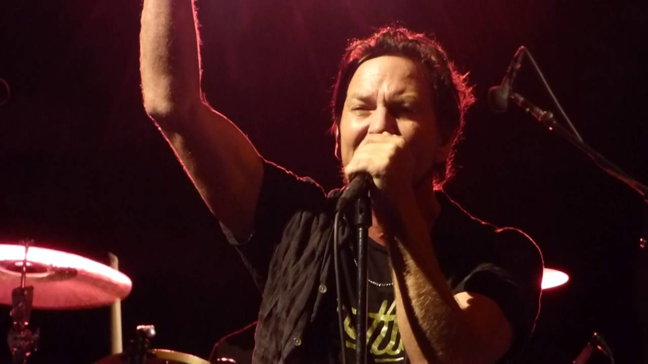 Pearl Jam - Footsteps - Fenway (August 7, 2016) - YouTube