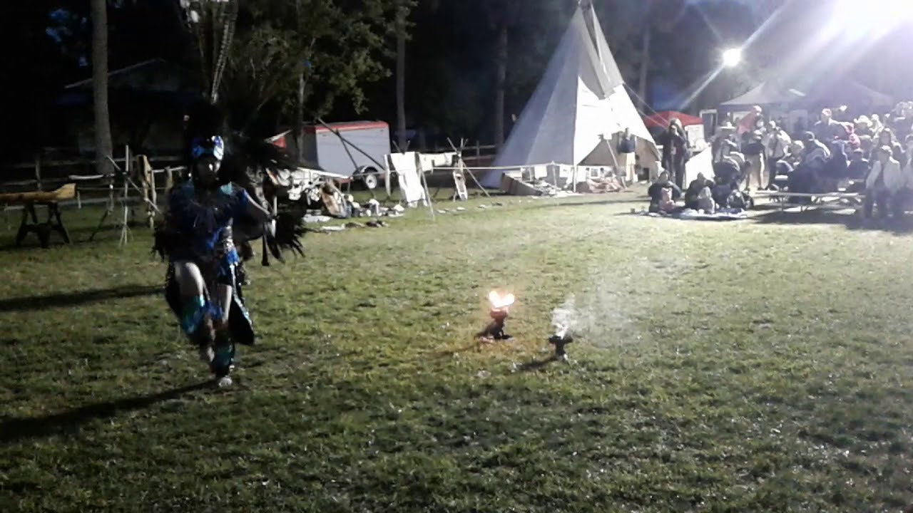 Aztec Fire Dance Chasco Fiesta - YouTube