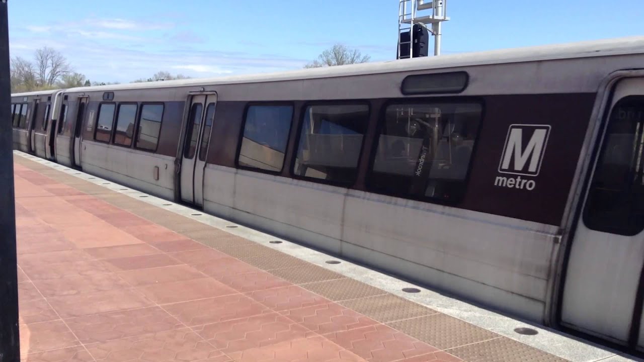 8 car Wmata train leaving Twinbrook station (2) (4000, 1000, 1000 and ...